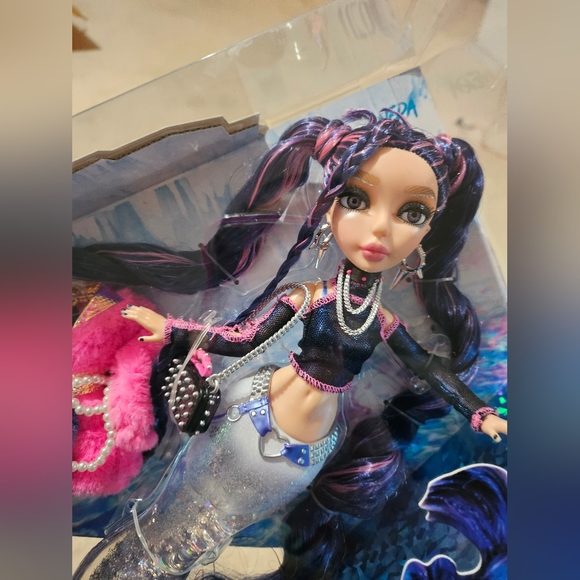 MERMAZE MERMAIDZ | Toys | Mermaze Mermaidz Winter Waves Nera Fashion Doll With Color Change Fin ...